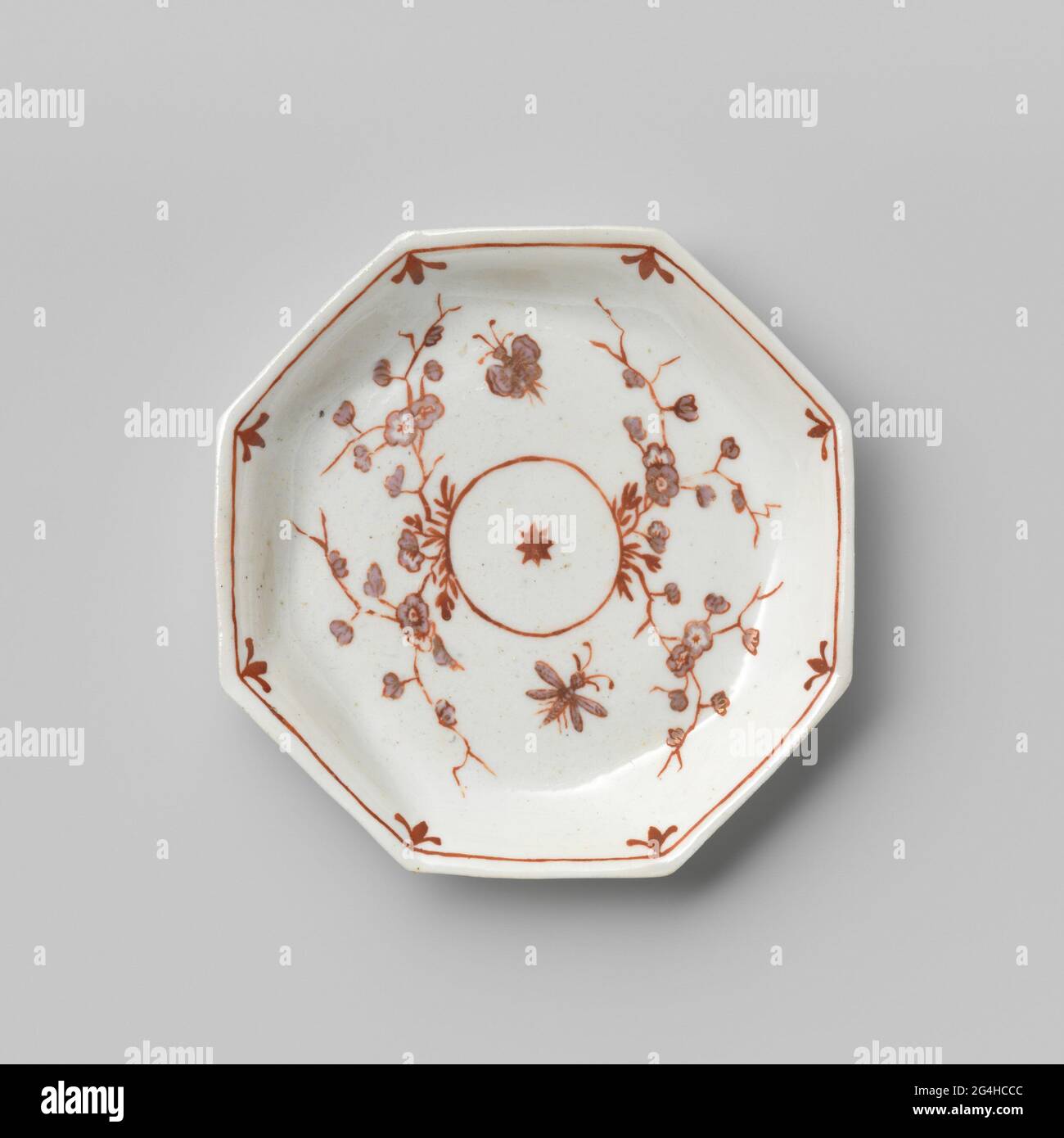 Dish of Venetian porcelain. Octagonal dish decorated with flour ...