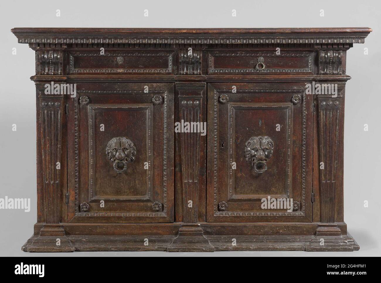 Lion head walnut hi-res stock photography and images - Alamy