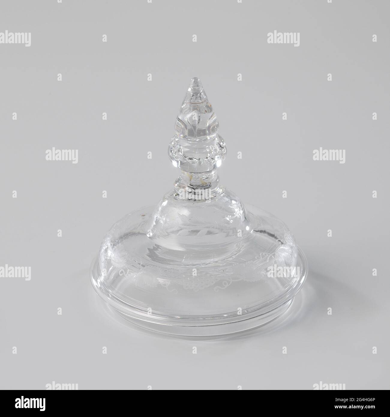 Lid of a jar. Lid of a jar with a bent foot edge and a double lingering ...