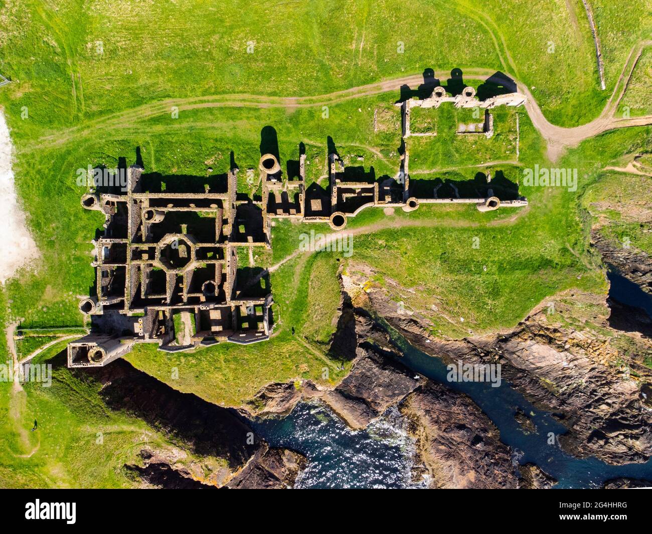 New slains castle hi-res stock photography and images - Alamy
