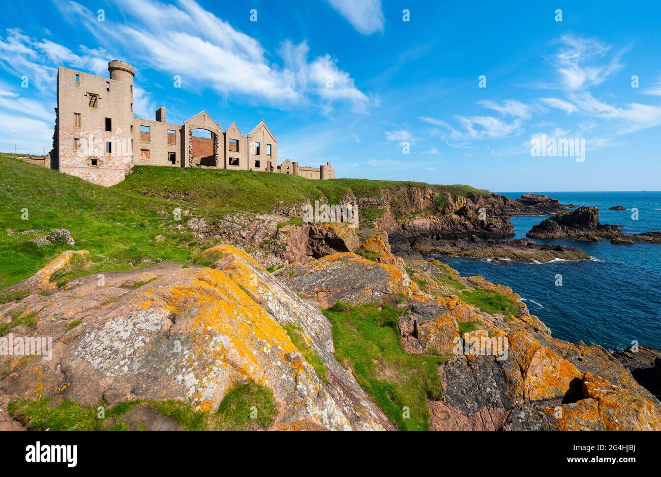 New slains castle in aberdeenshire hi-res stock photography and images ...
