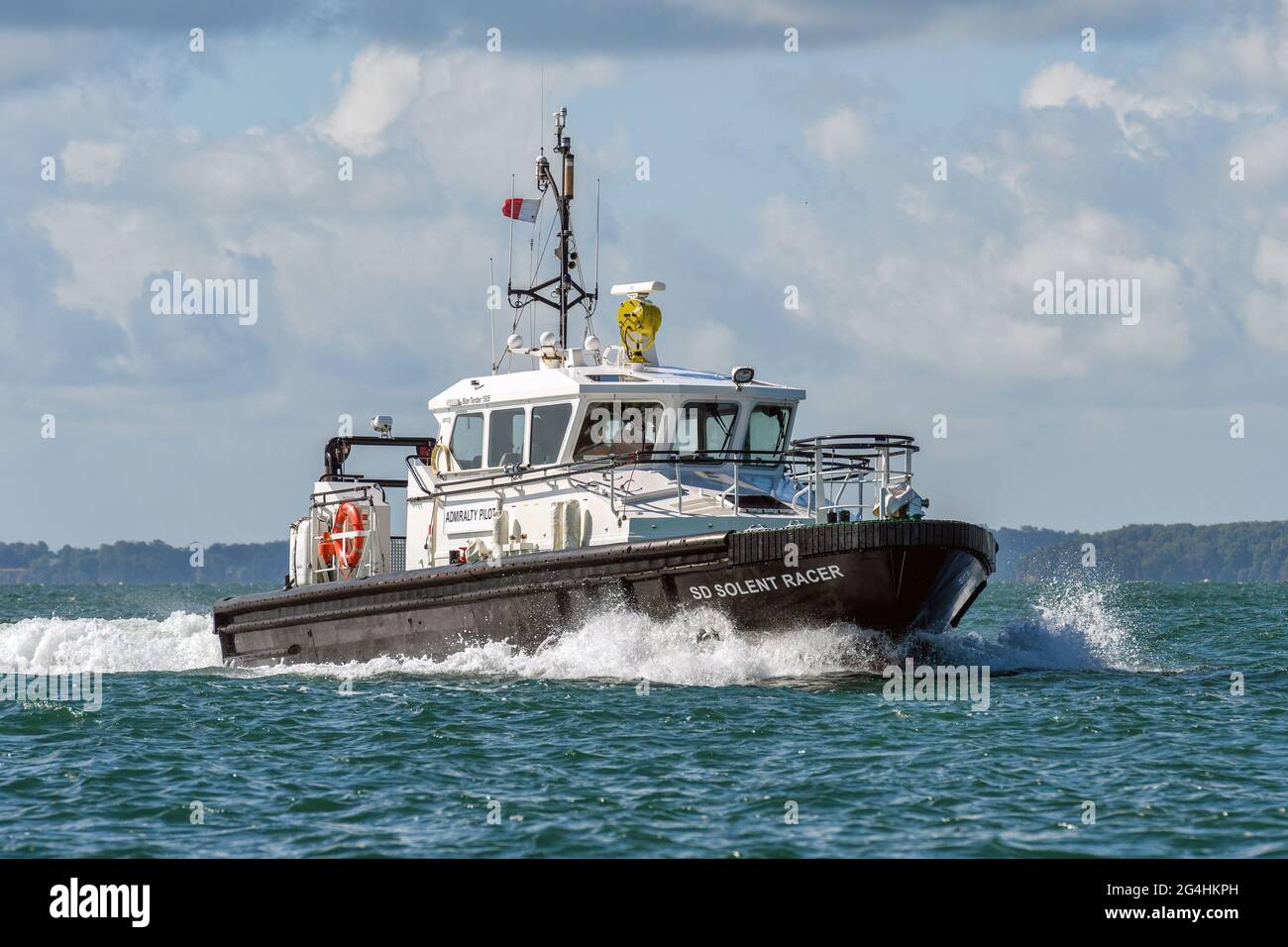 The pilot boat SD Solent Racer transports Admiralty pilots to naval ...