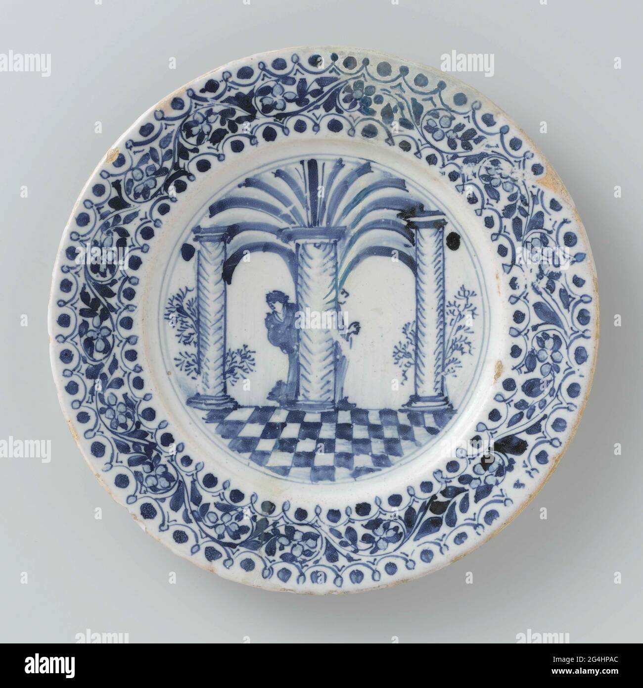 . Round plate of blue painted faience. On the flat, two figures ...