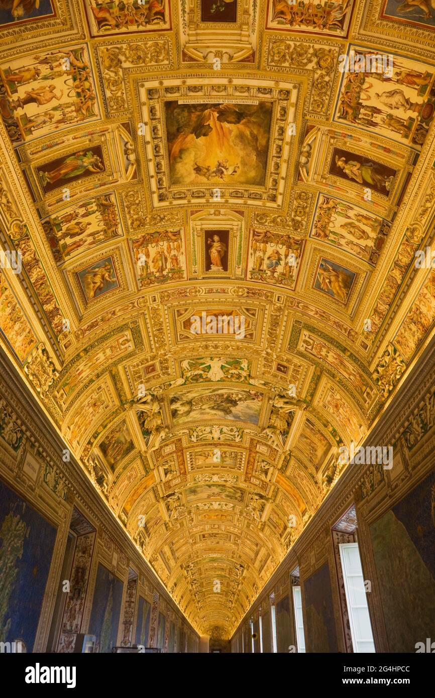 Vatican vertical hi-res stock photography and images - Alamy