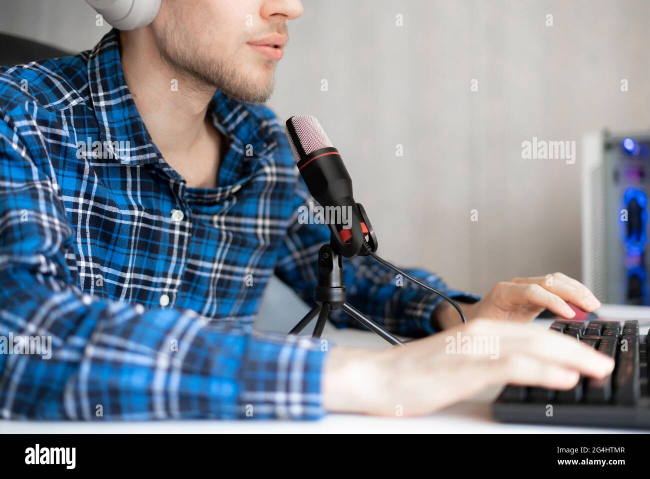 Studio broadcaster male 20s young hi-res stock photography and images ...