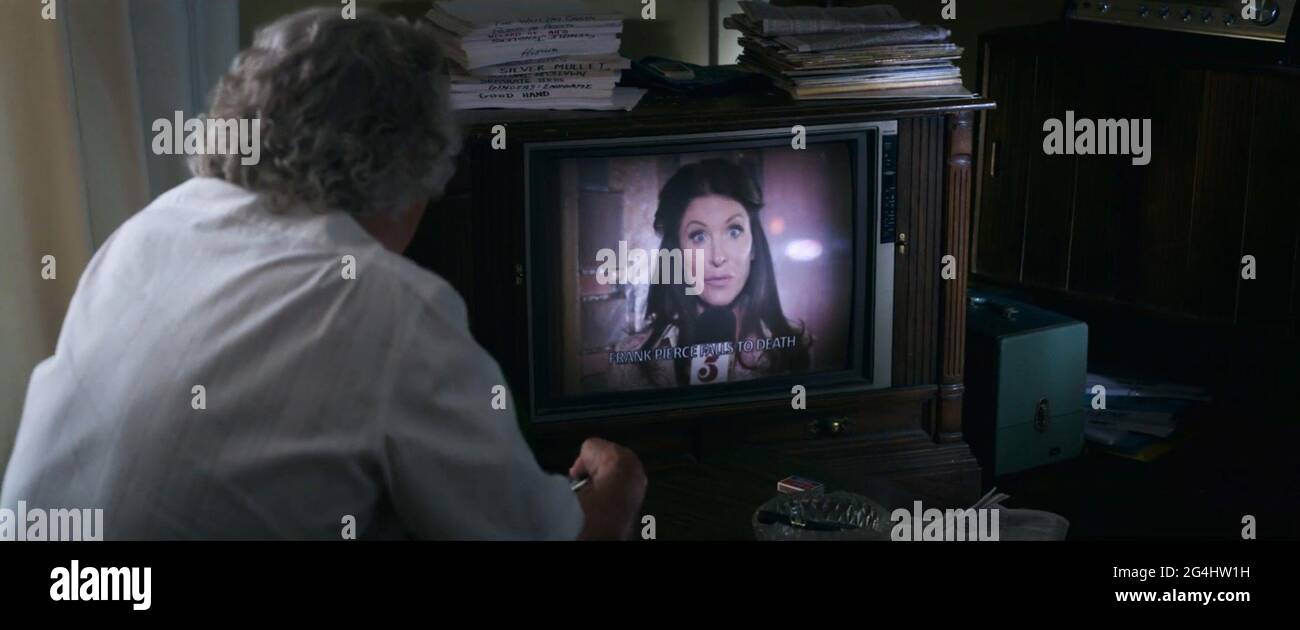 THE COMEBACK TRAIL, Robert De Niro (left), Julie Lott (on television ...