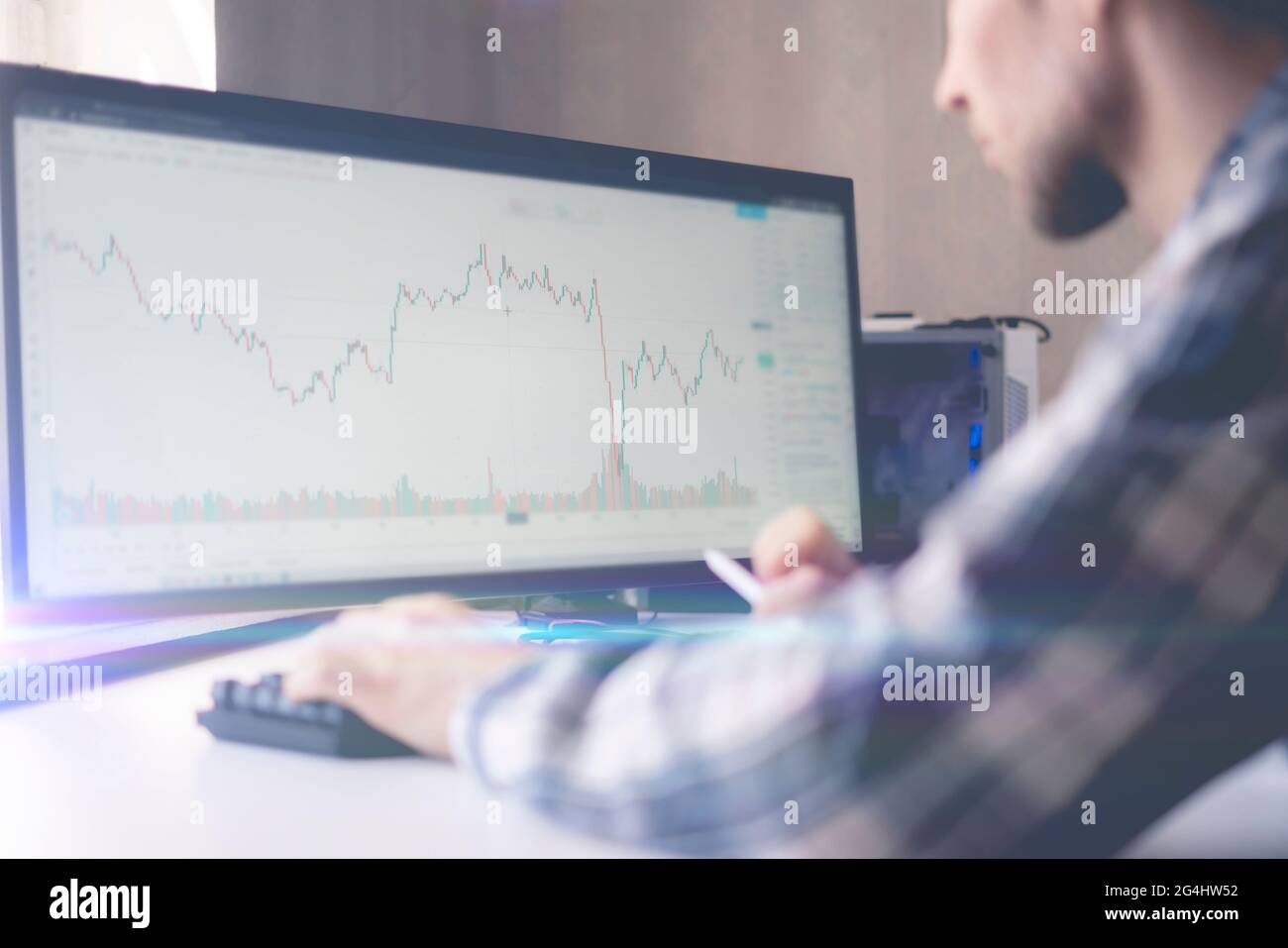 Man watching stock market on hi-res stock photography and images - Alamy