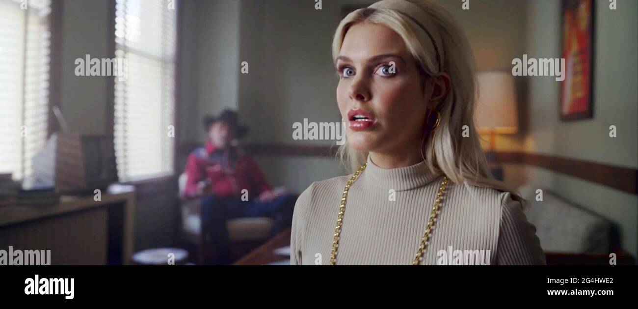 THE COMEBACK TRAIL, back, at left: Tommy Lee Jones, foreground: Kate ...