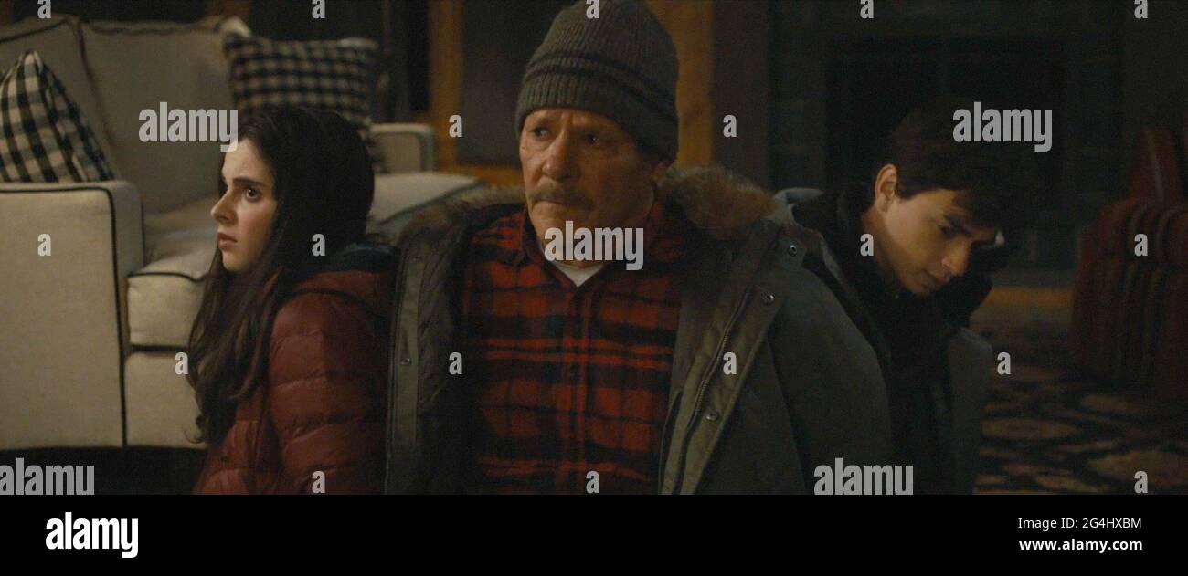 HOW TO DETER A ROBBER, from left: Vanessa Marano, Chris Mulkey ...