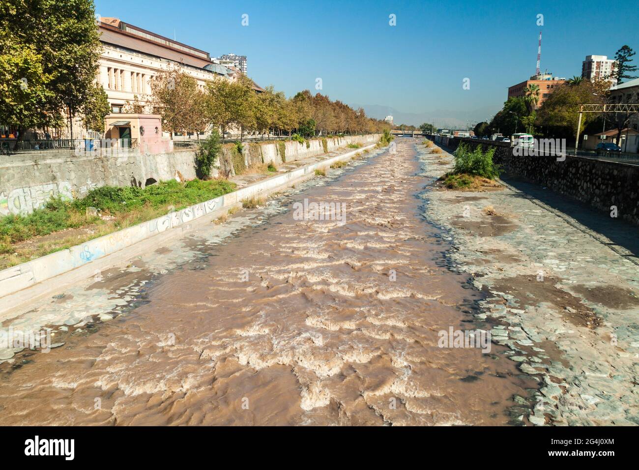 River Mapocho in Santiago de Chile Stock Photo - Alamy