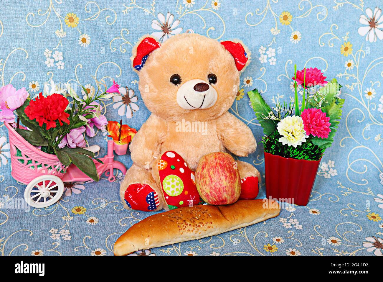 Teddy bear for children eating an apple Stock Photo - Alamy