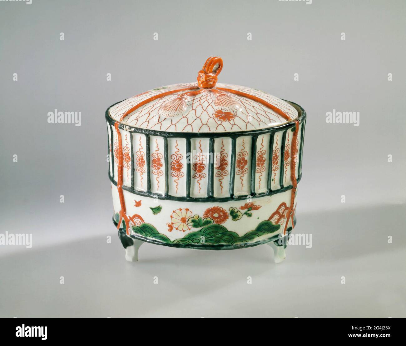 Cylindrical porcelain box hi-res stock photography and images - Alamy