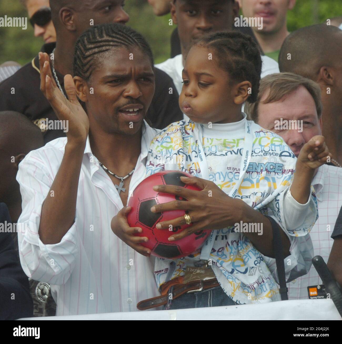 PORTSMOUTH, POMPEY,FA CUP, KANU WITH HIS DAUGHTER DURING THE OPEN BUS ...