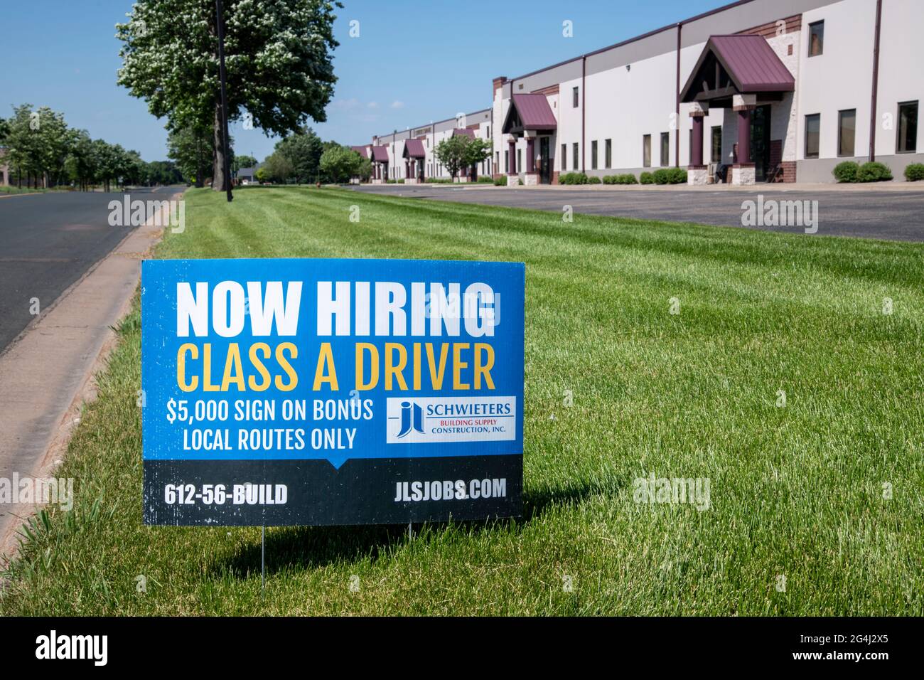 Hiring sign bonus hi-res stock photography and images - Alamy