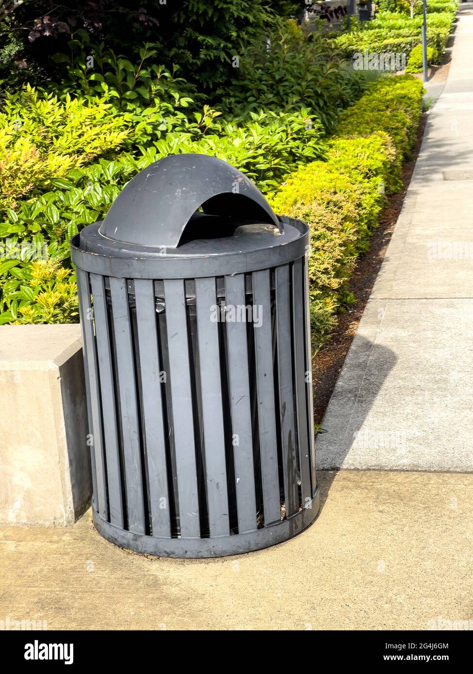 Trash can lid hi-res stock photography and images - Alamy