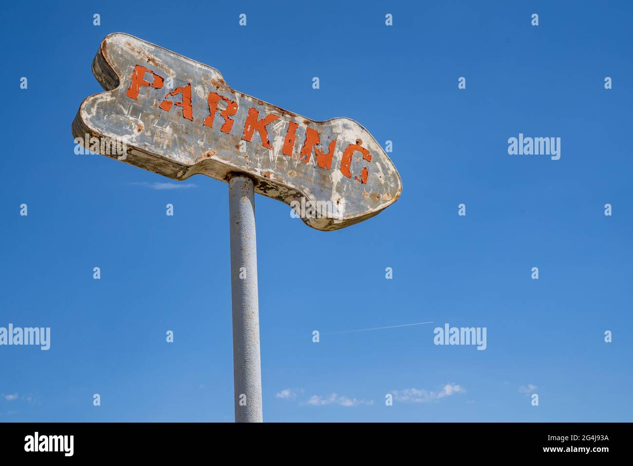 Old car route 66 arrow hi-res stock photography and images - Alamy