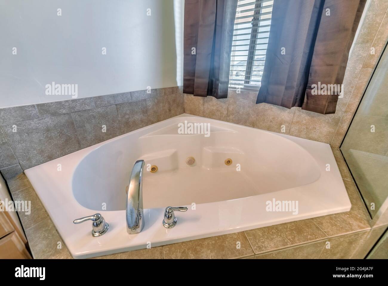 Bath under the window in a minimalistc bathroom Stock Photo - Alamy