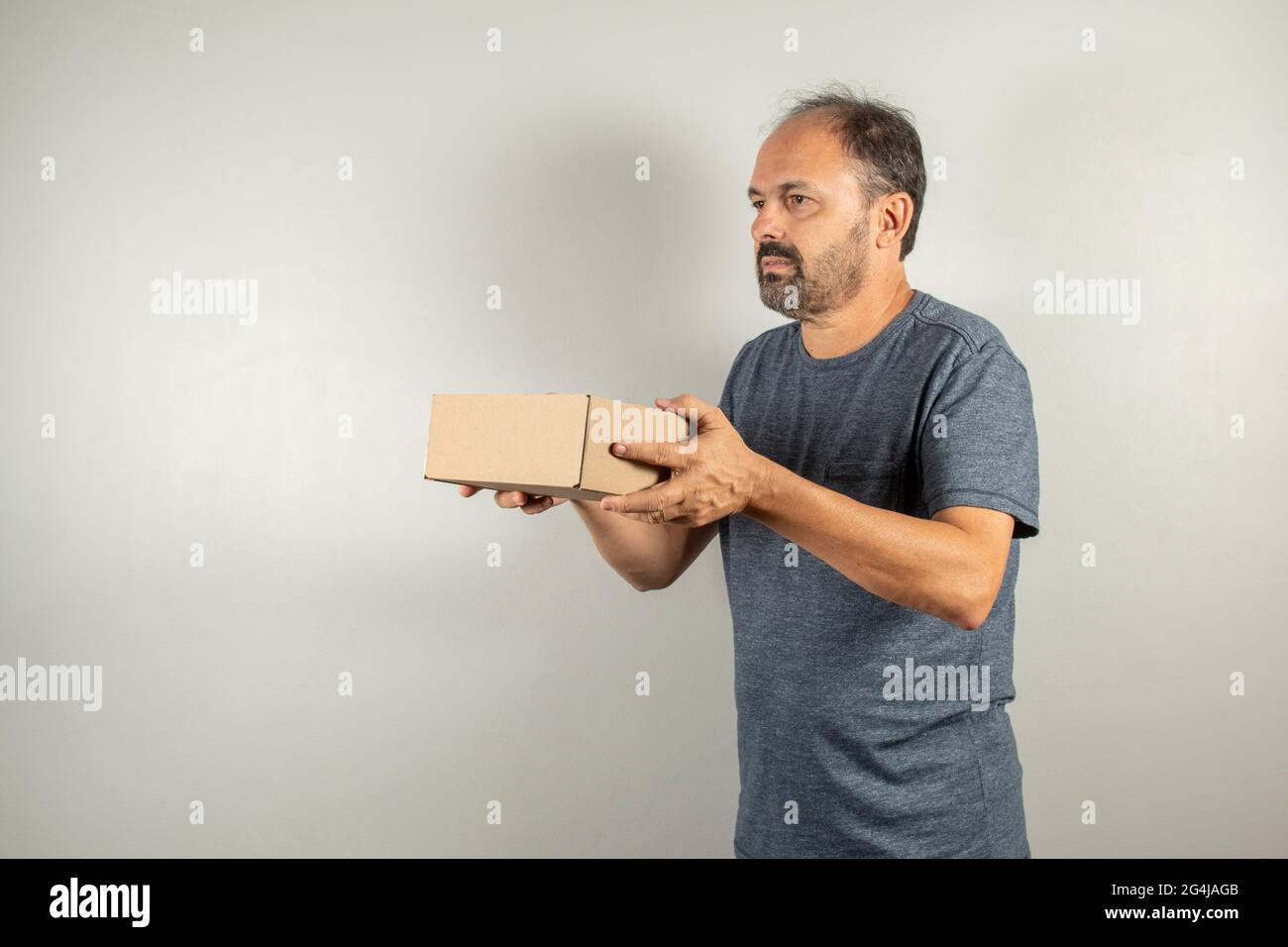 merchandise delivery man with a box in hand simulating a delivery Stock ...