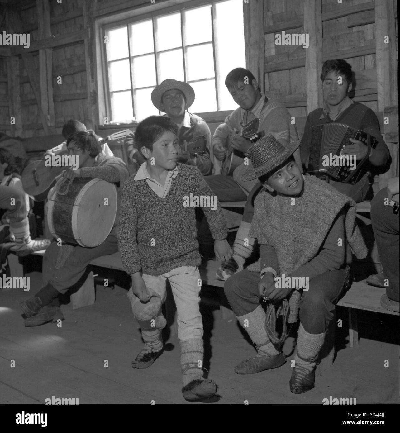 Mapuche huilliche ethnicity hi-res stock photography and images - Alamy