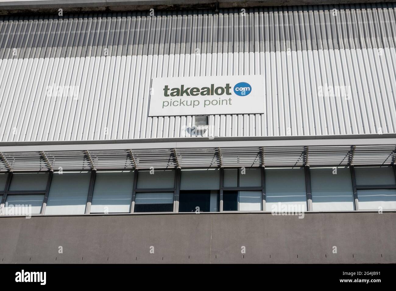 Logo online shopping giant hi-res stock photography and images - Alamy