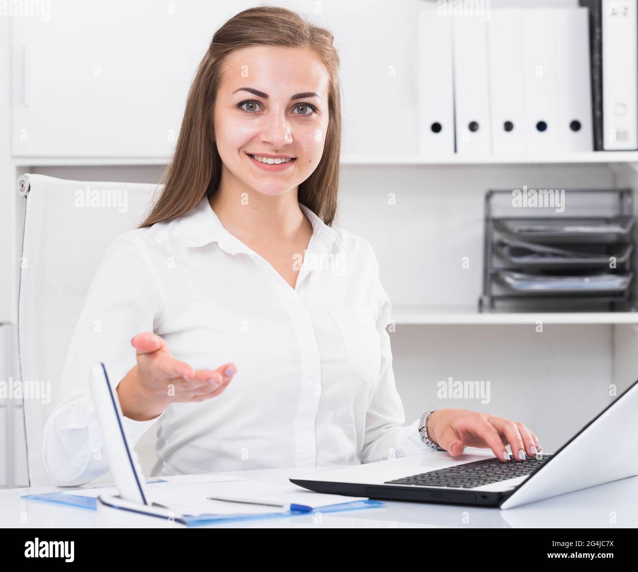 Meet client communication hi-res stock photography and images - Alamy