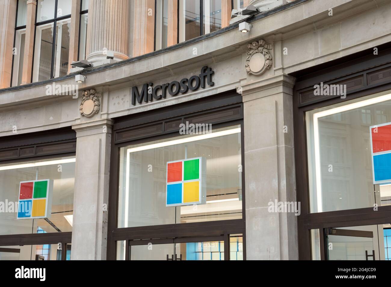 Microsoft store 2021 hi-res stock photography and images - Alamy