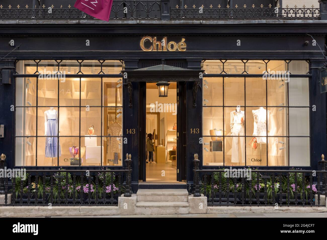 New bond street shop signs hi-res stock photography and images - Alamy
