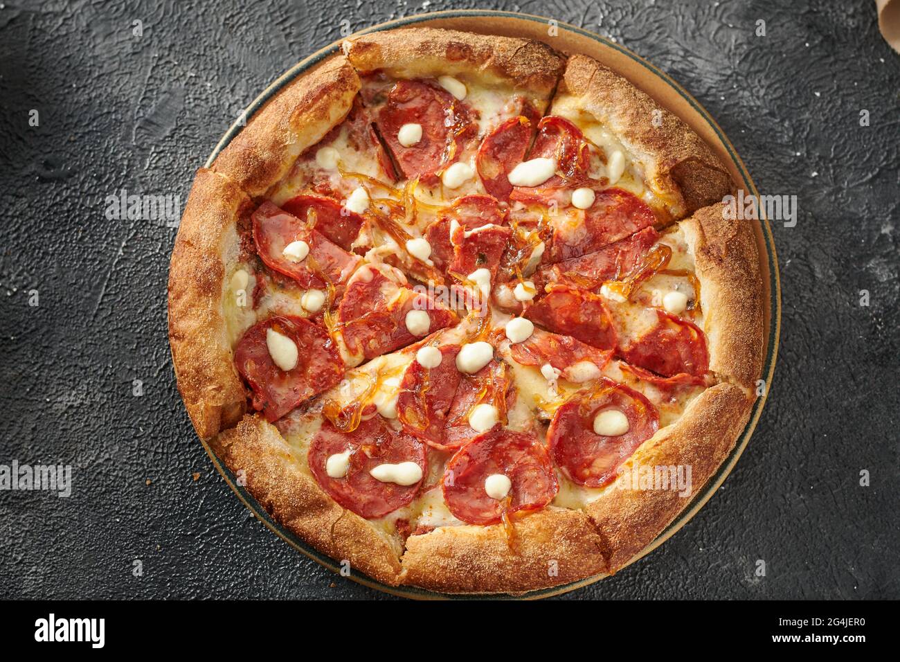 Top view of a gourmet pepperoni pizza Stock Photo - Alamy