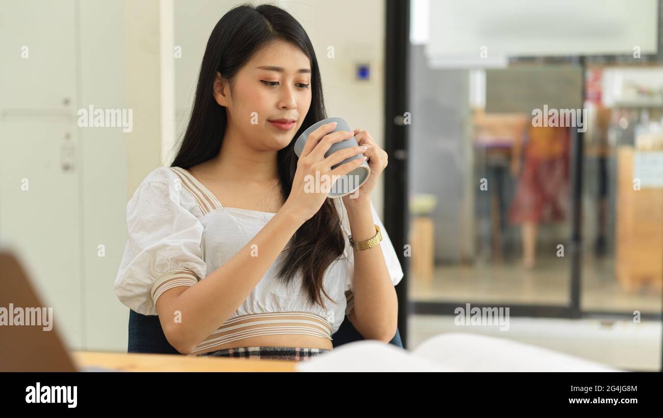 College student drinking coffee hi-res stock photography and images - Alamy