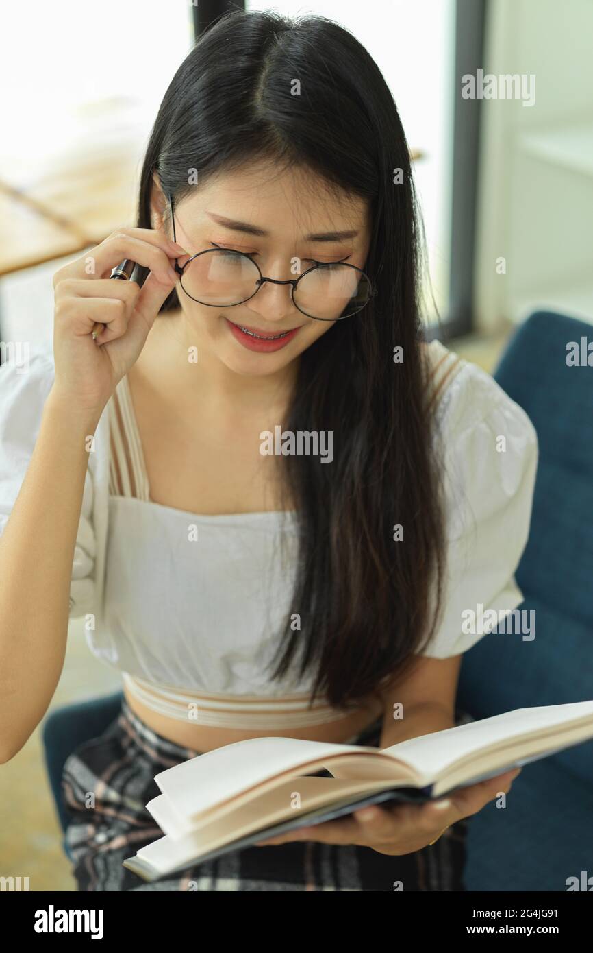 Student sitting in corner hi-res stock photography and images - Alamy