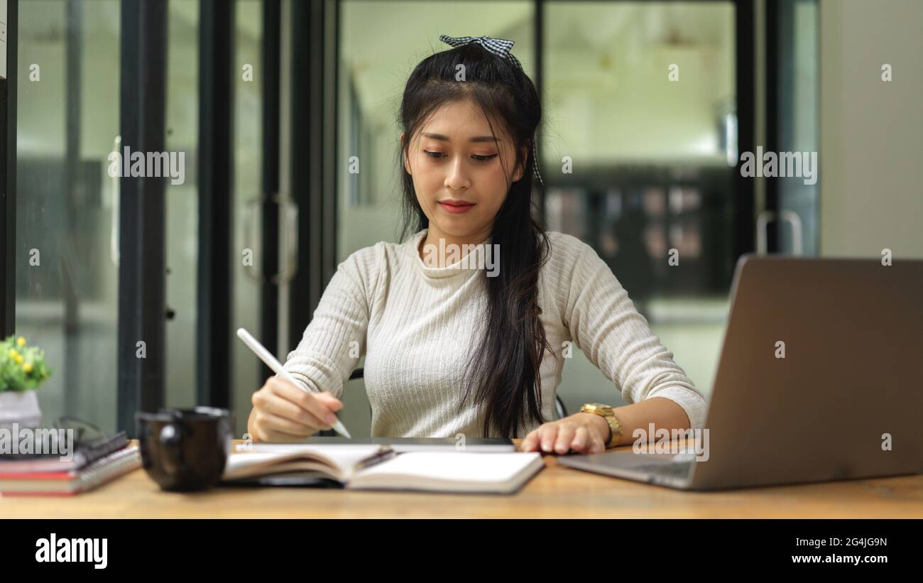 Teenager book write study hi-res stock photography and images - Alamy