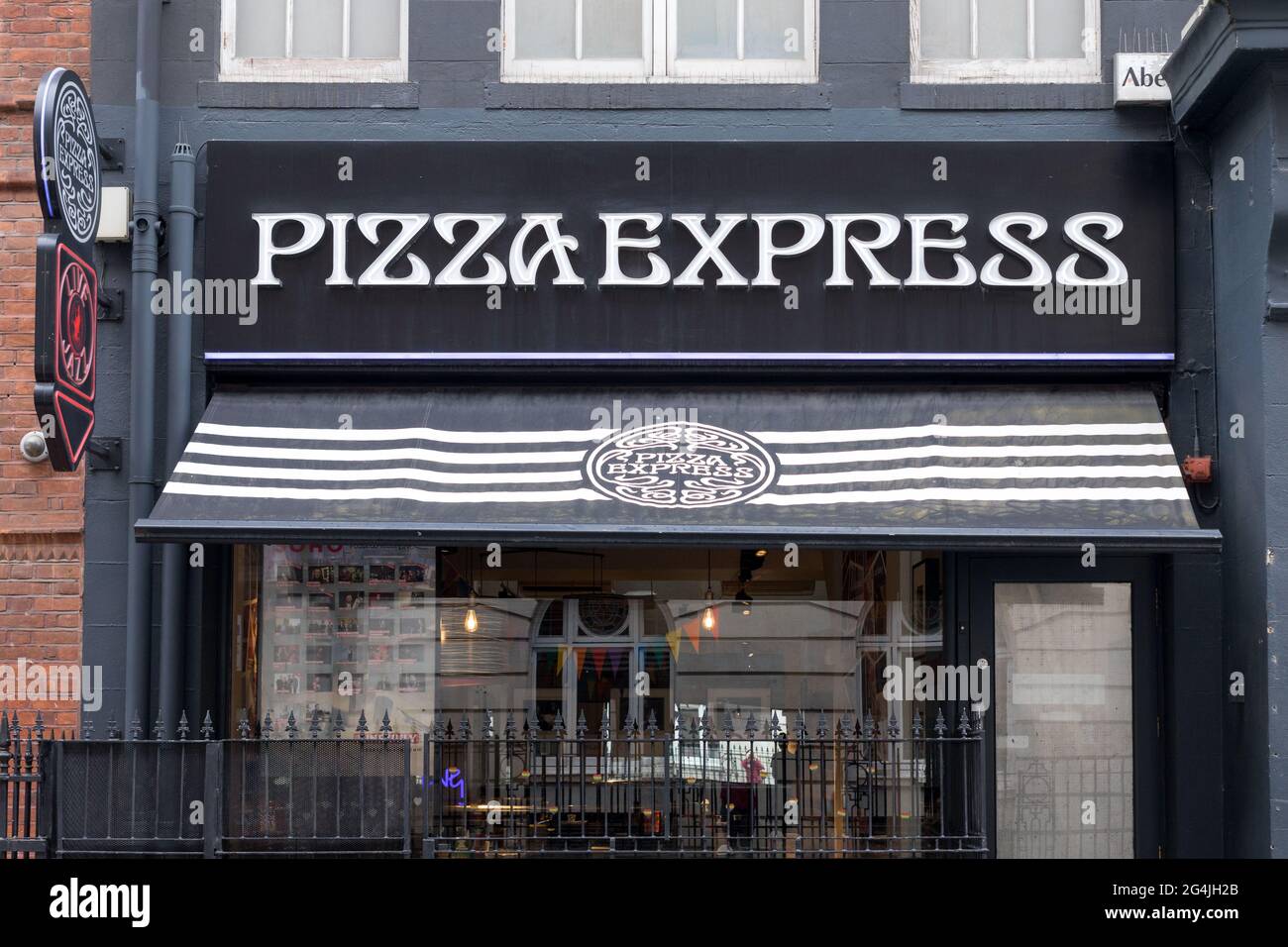 Pizza express logo hi-res stock photography and images - Alamy