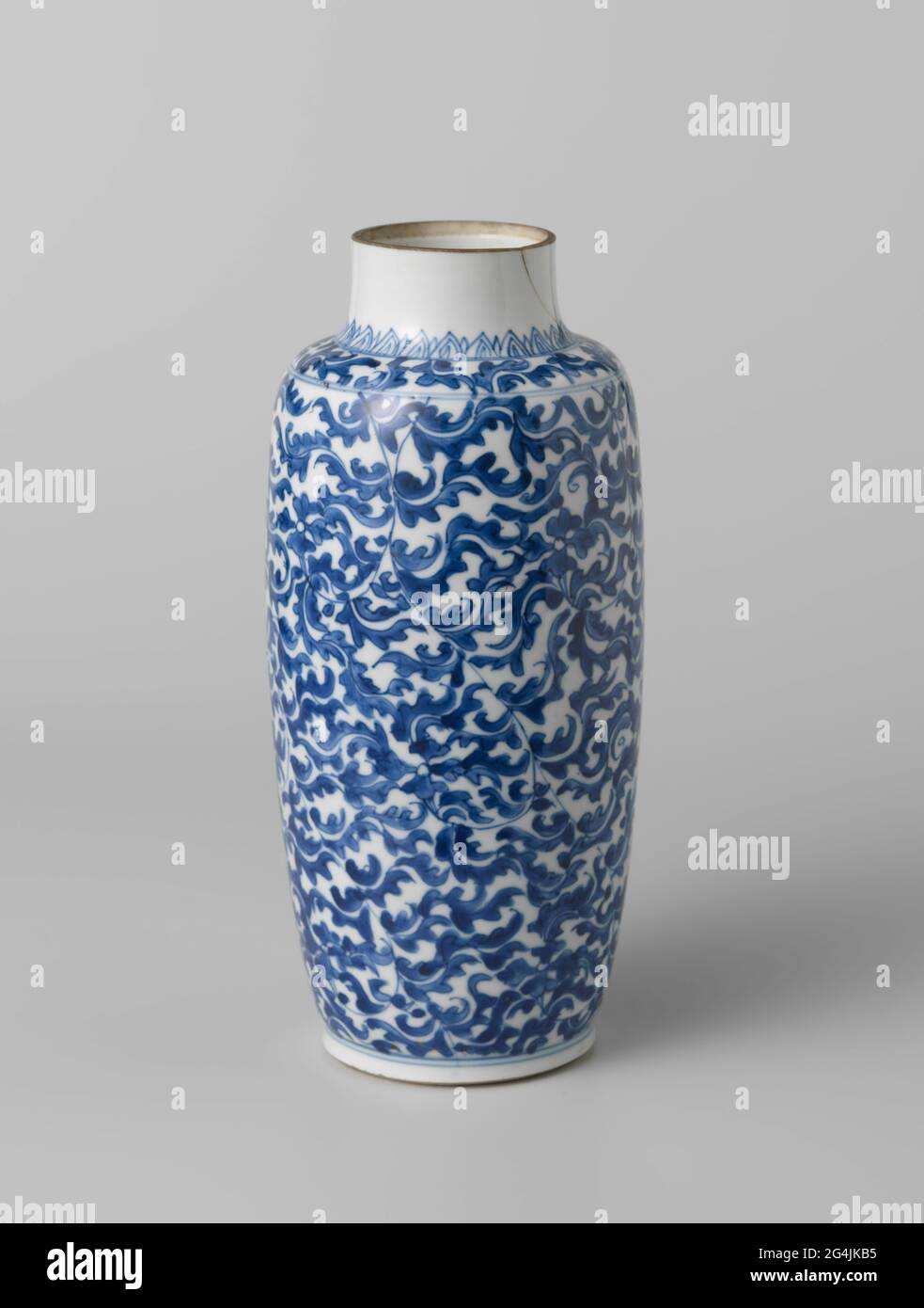 Ovoid Covered Jar With Continuous Foliate Scrolls. Egg-shaped porcelain ...