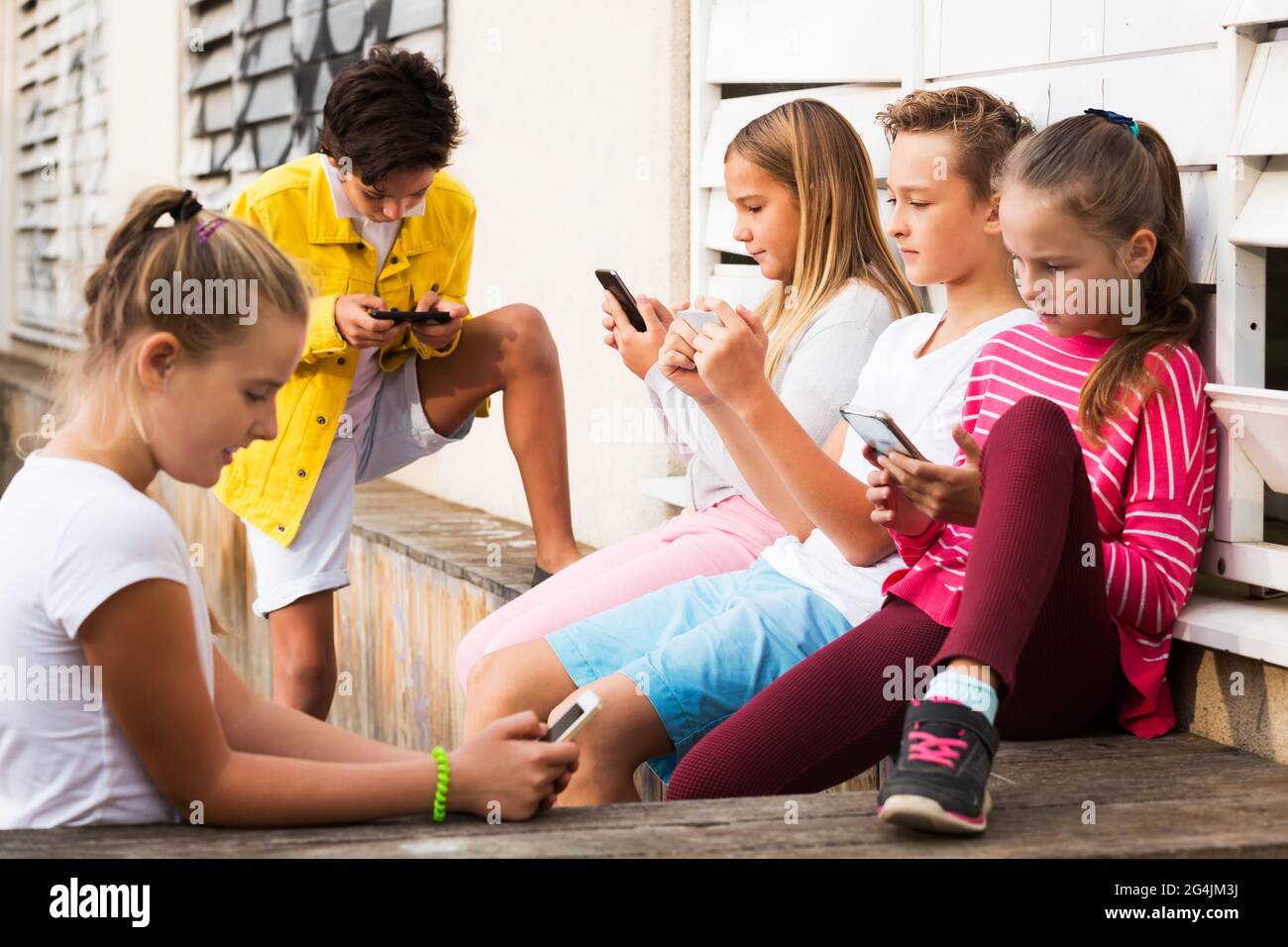 Children playing on smartphone outdoors Stock Photo - Alamy