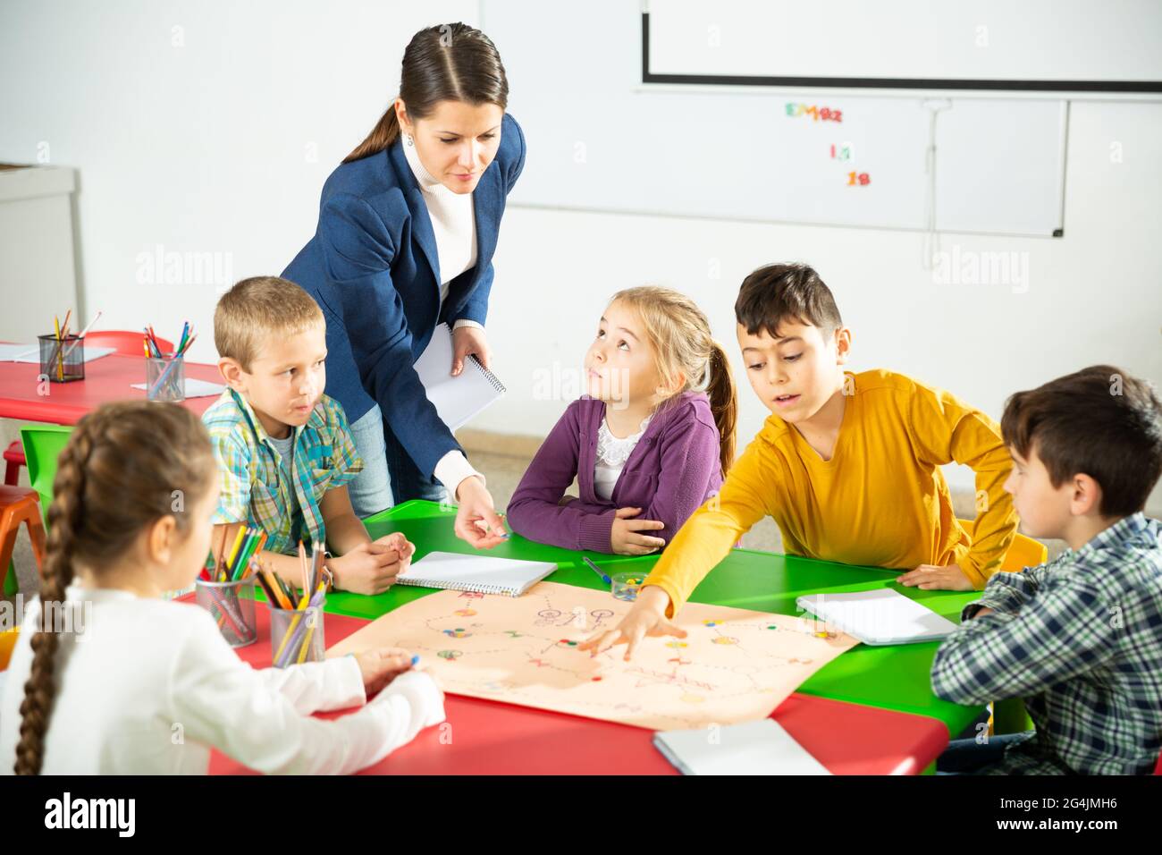 Kids with teacher playing educational tabletop game Stock Photo - Alamy Kids with teacher playing educational tabletop game Stock Photo - Alamy