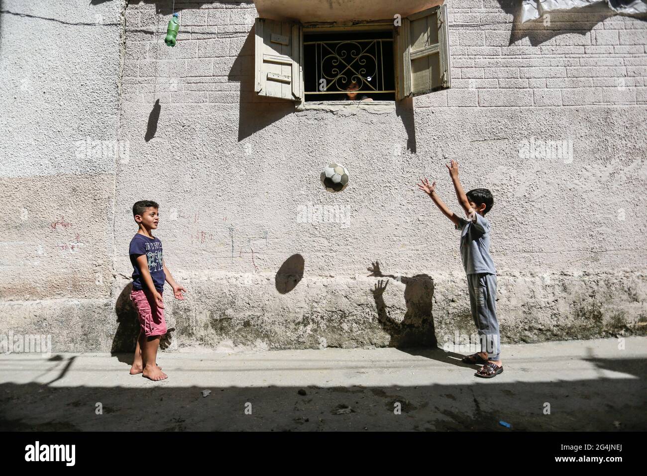 Gaza City, Palestine. 20th June, 2021. Palestinian children play on a ...