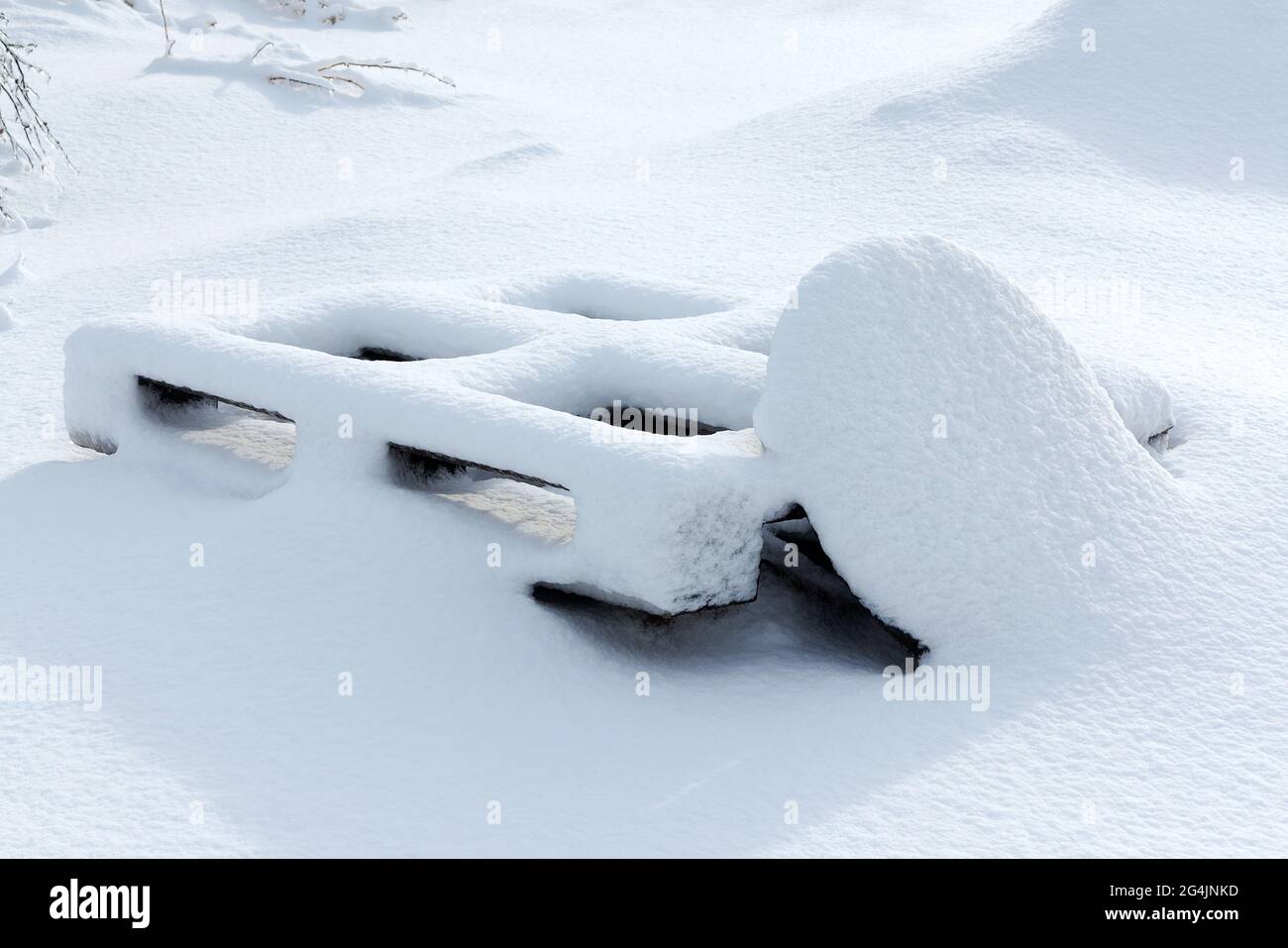 Snowfall, heavy snowfalls, construction pallets under the snow Stock ...