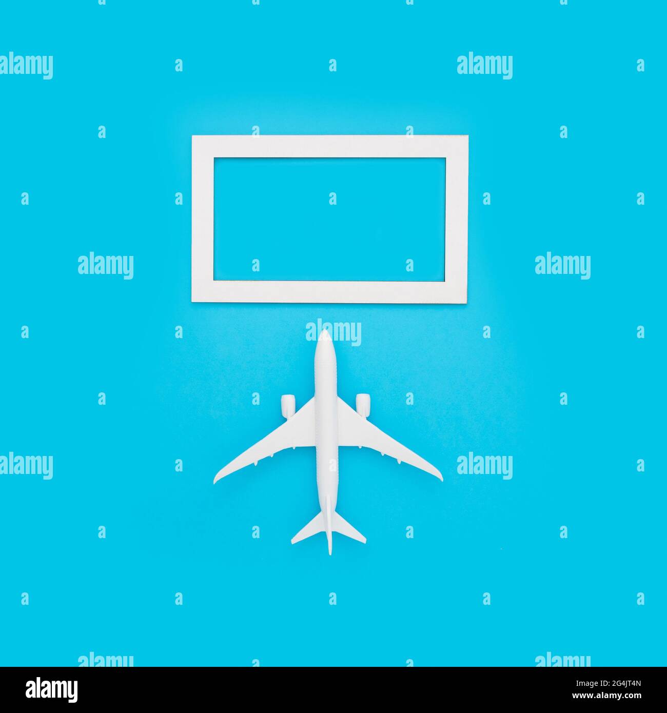 Small white plane hi-res stock photography and images - Alamy