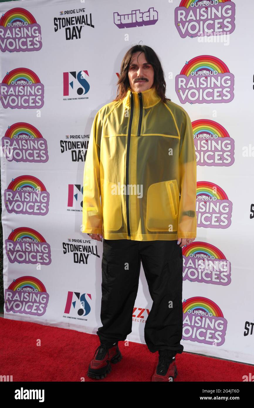 Singer Sam Sparro arrives at OUTLOUD: Raising Voices at Los Angeles ...