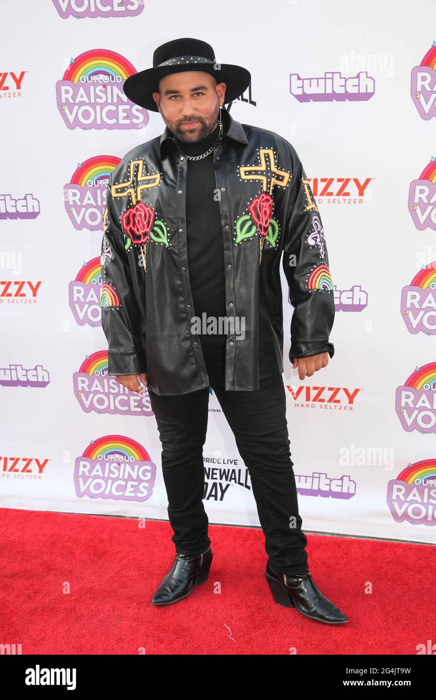 Parson James arrives at OUTLOUD: Raising Voices at Los Angeles Memorial ...