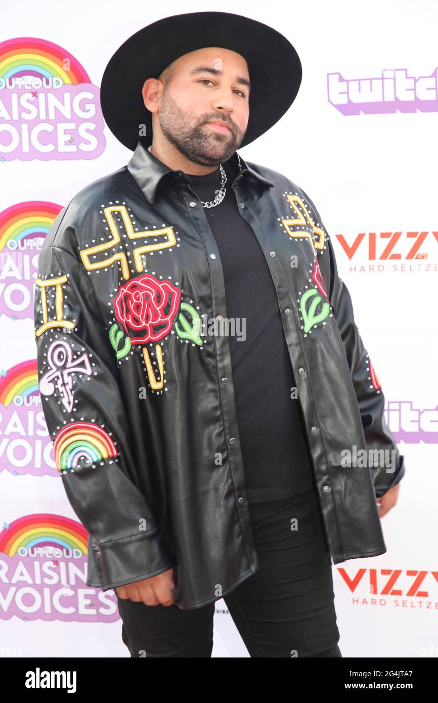 Parson James arrives at OUTLOUD: Raising Voices at Los Angeles Memorial ...