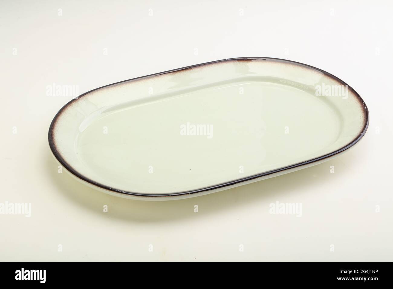 White empty plate for serving isolated Stock Photo - Alamy