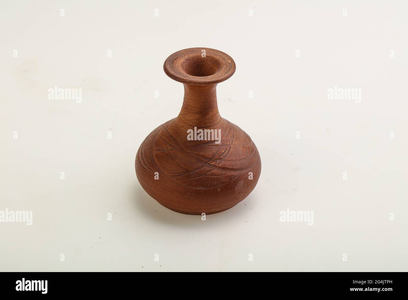 Empty ceramic vase for flovers isolated Stock Photo - Alamy