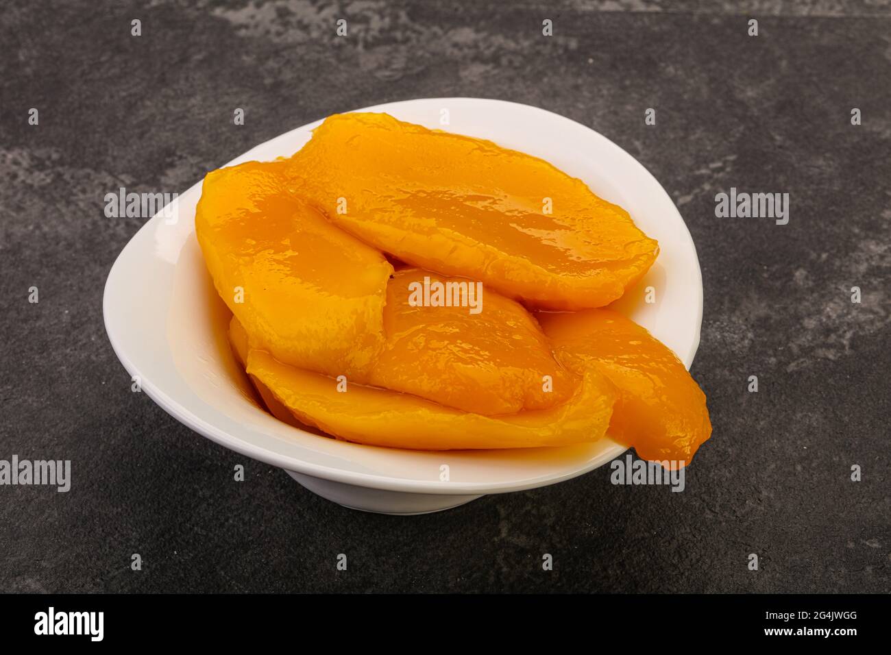 Sweet delicous mango slices in syrop Stock Photo - Alamy