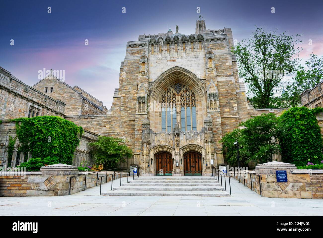 Sterling Memorial Library building exterior view. Yale University - New ...