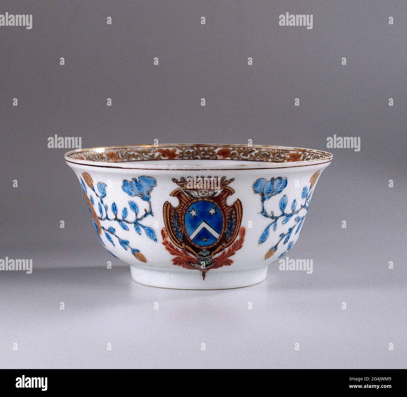 . Bell-shaped bowl of porcelain, painted on the glaze in blue, red ...