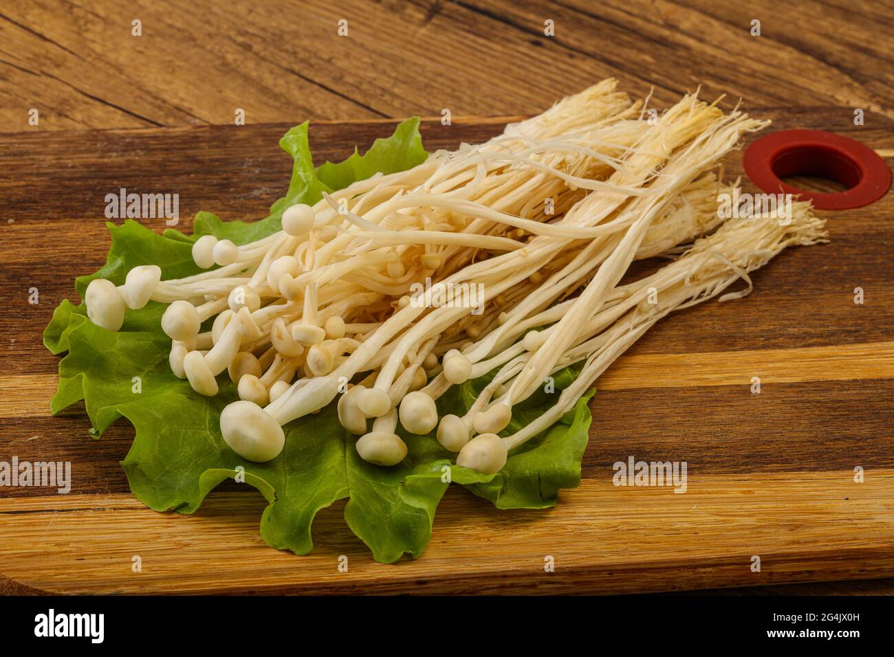 Raw Japanese Enoki mushrooms for cooking Stock Photo - Alamy
