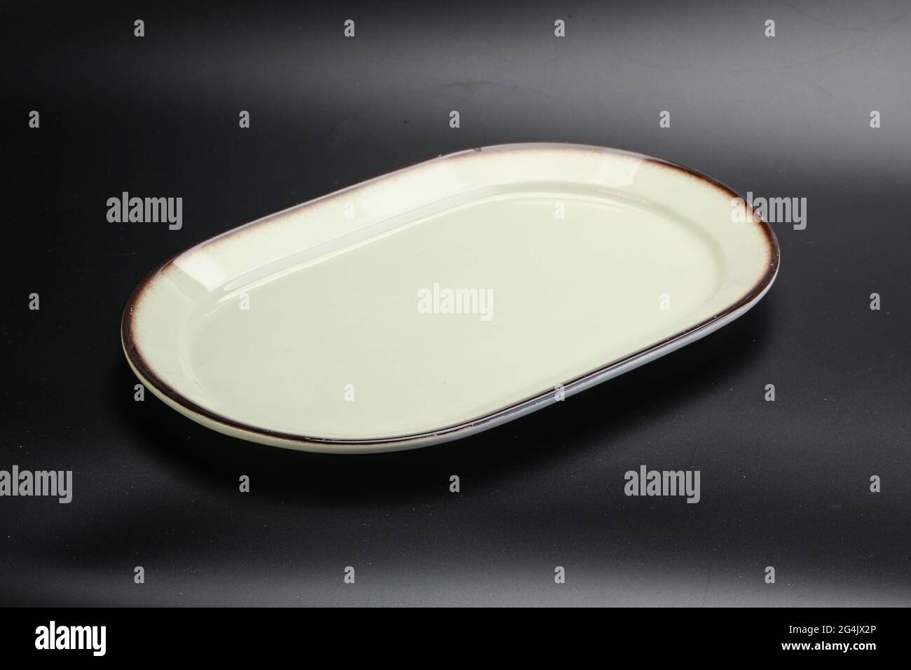 White empty plate for serving isolated Stock Photo - Alamy