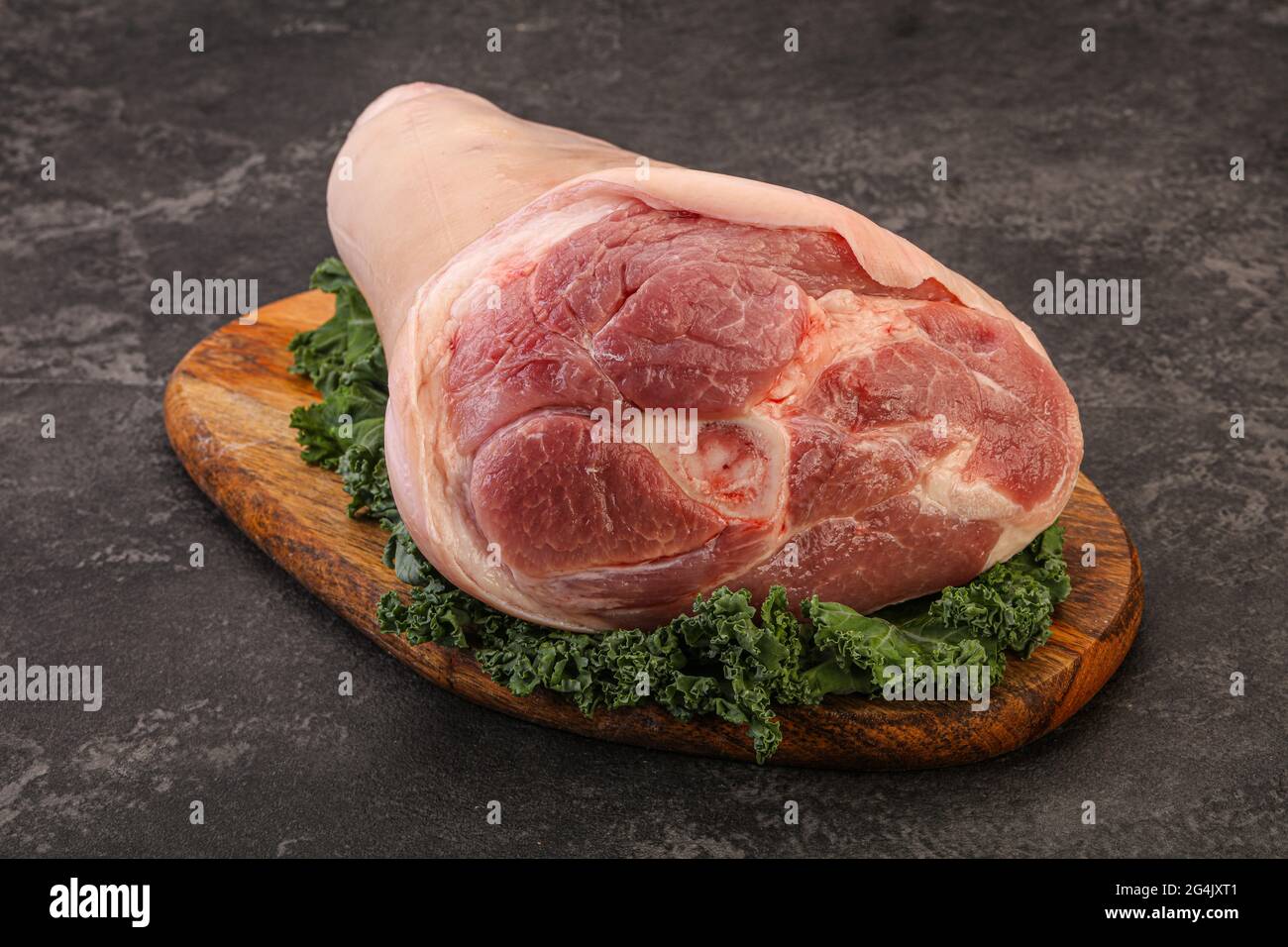 Raw big pork knuckle for cooking Stock Photo - Alamy
