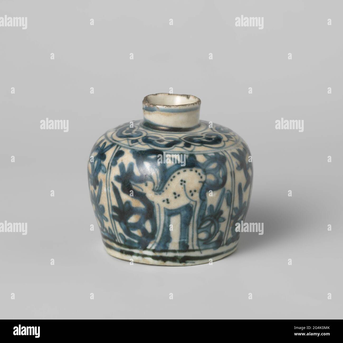‘swatow’ pottery hi-res stock photography and images - Alamy